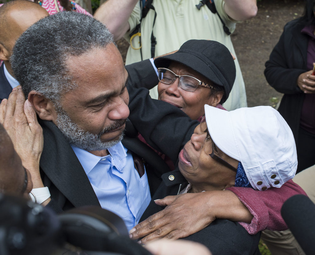 In new book, Anthony Ray Hinton tells of nearly 30 years on death row ...