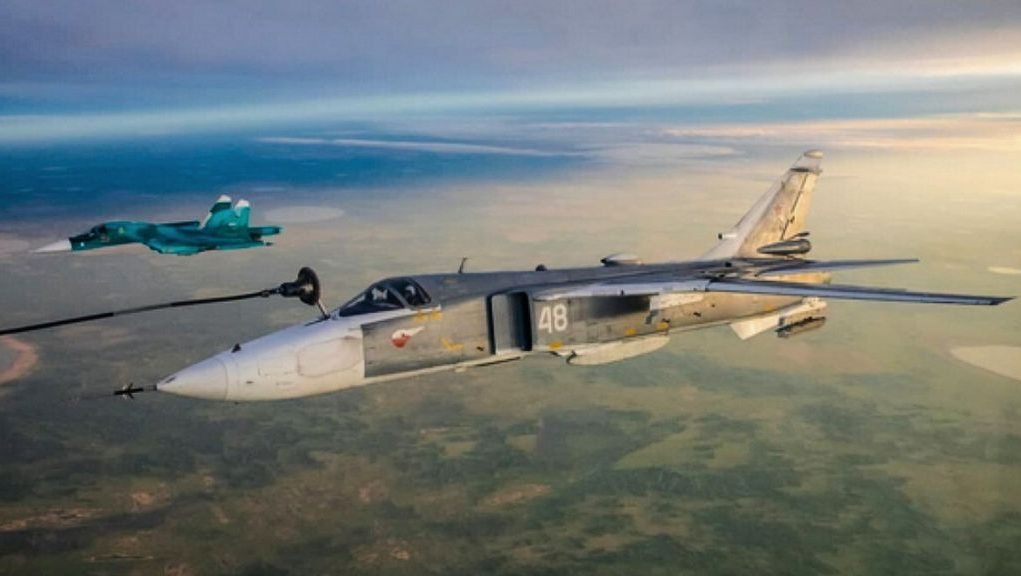 VIDEO: Tanks For The Top-Up: Russian Bomber Refuels In High-Precision ...