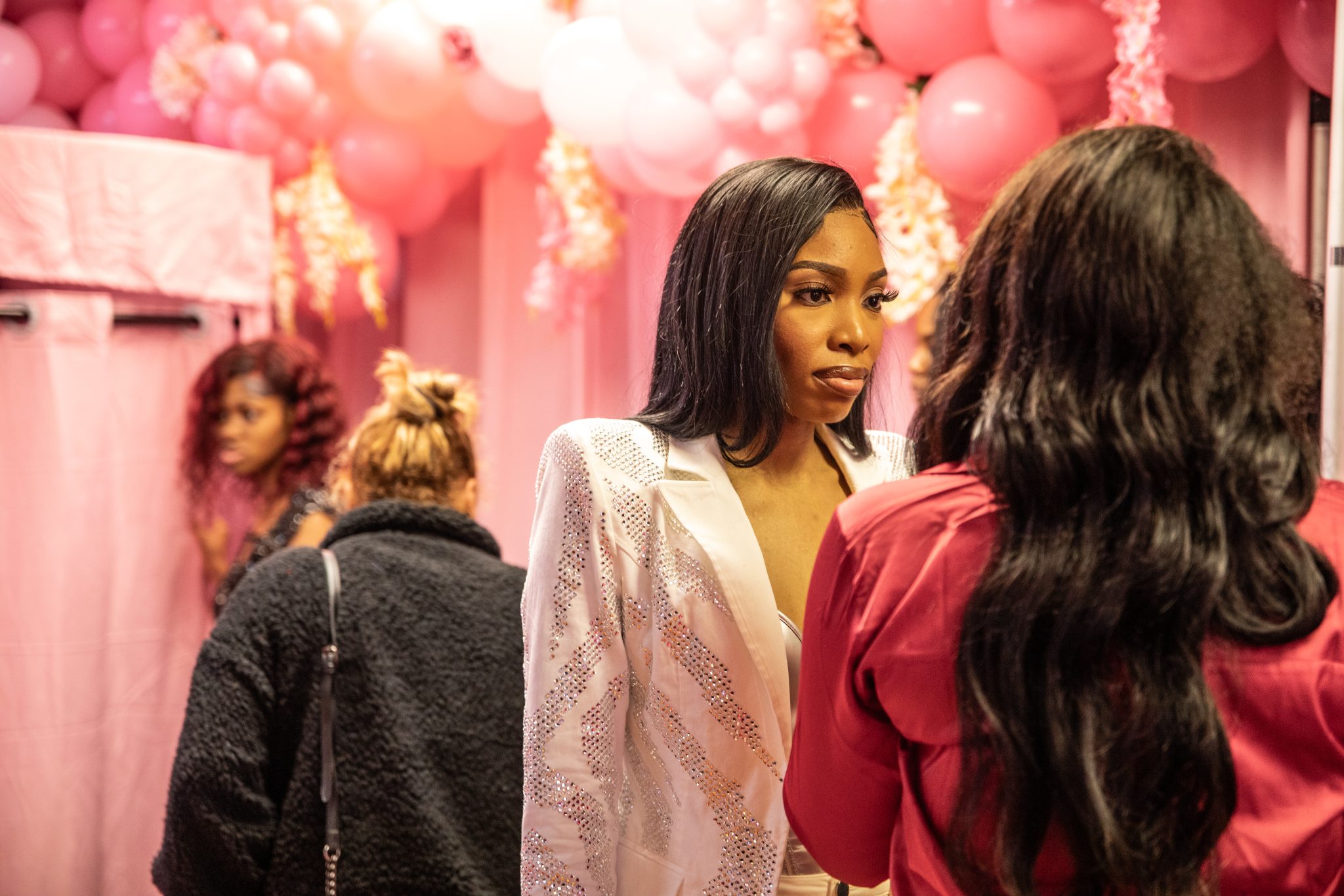 Celebrity Designer Jessica Hayes Brings Artistic Glamour to One of Her ...